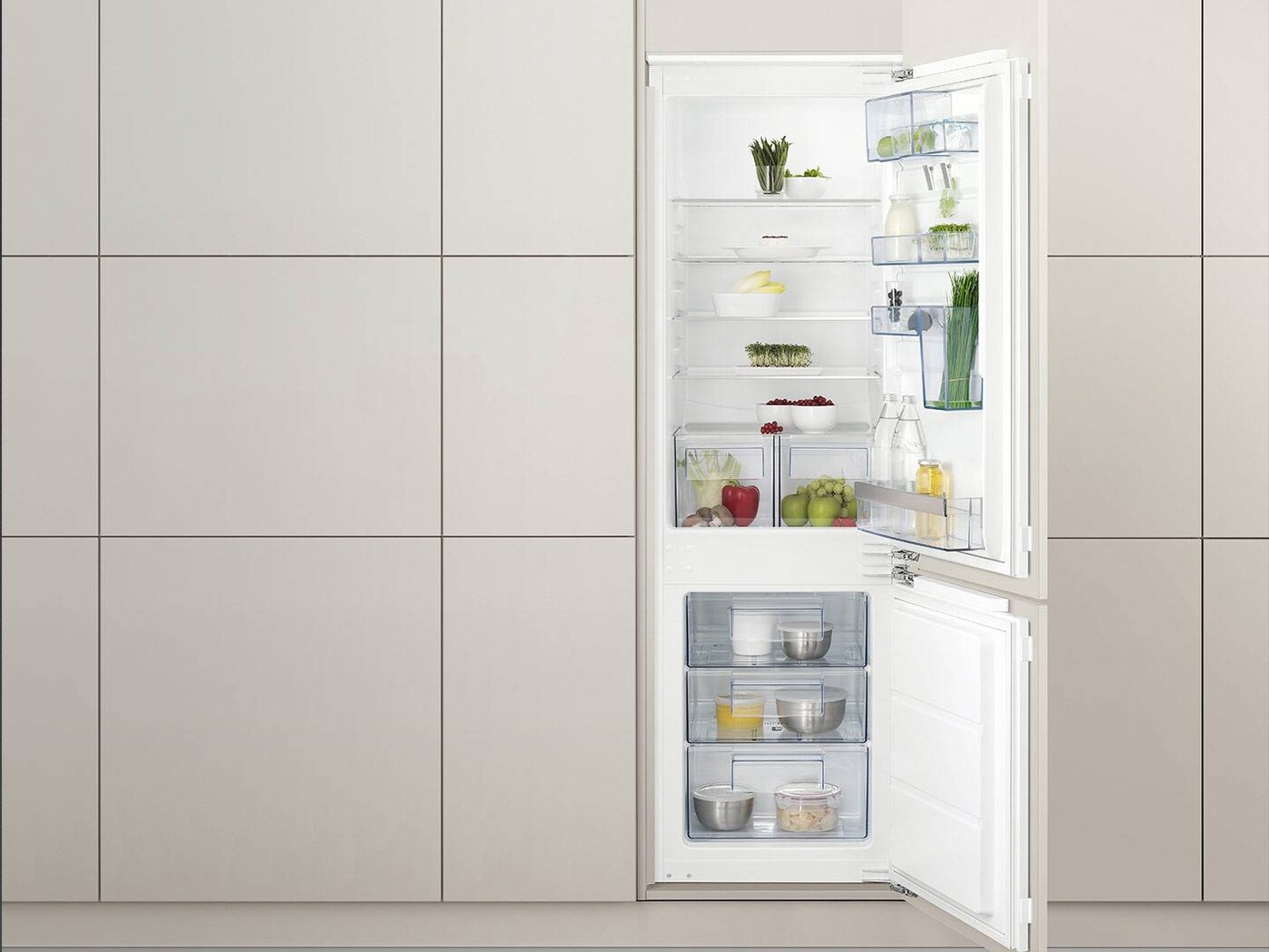 Fridge freezer buying guide – choose the right appliance for you | AEG ...